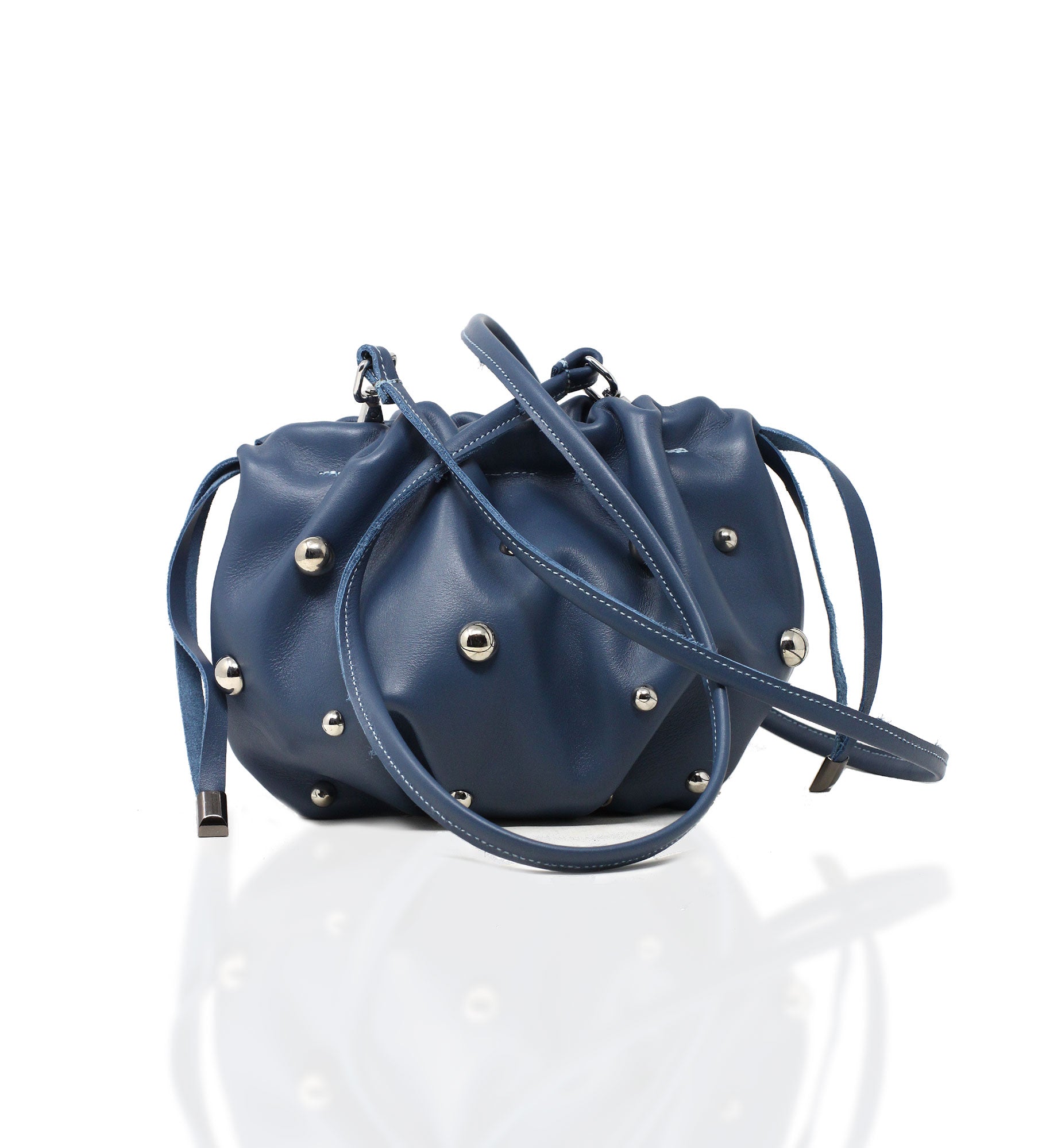 Bolso Trini Punk de piel con tachuelas | Hecho en España – Lilian Urquieta